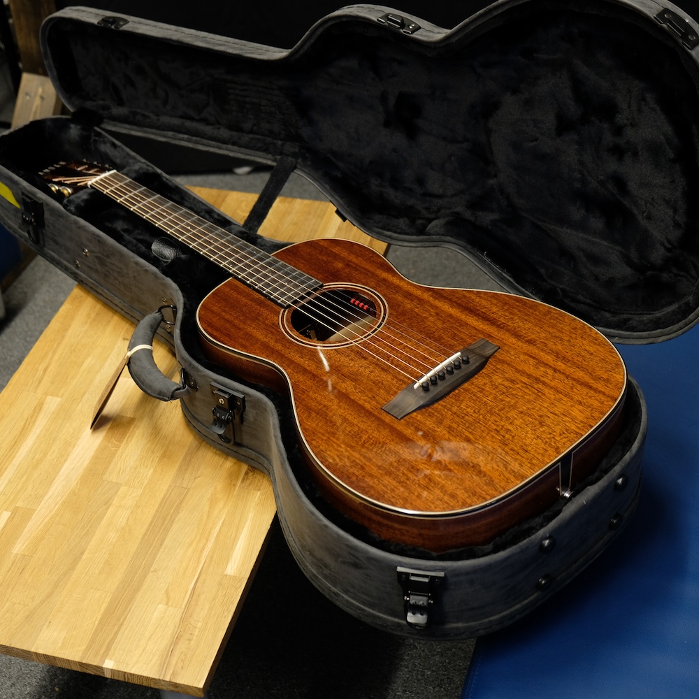 Auden Emily Rose Mahogany Series Parlour Electro - Leo & Ted's Electric ...
